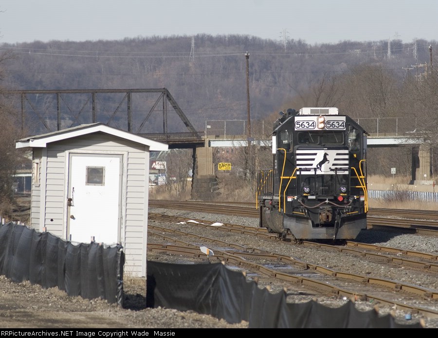 NS 5634 waiting patiently